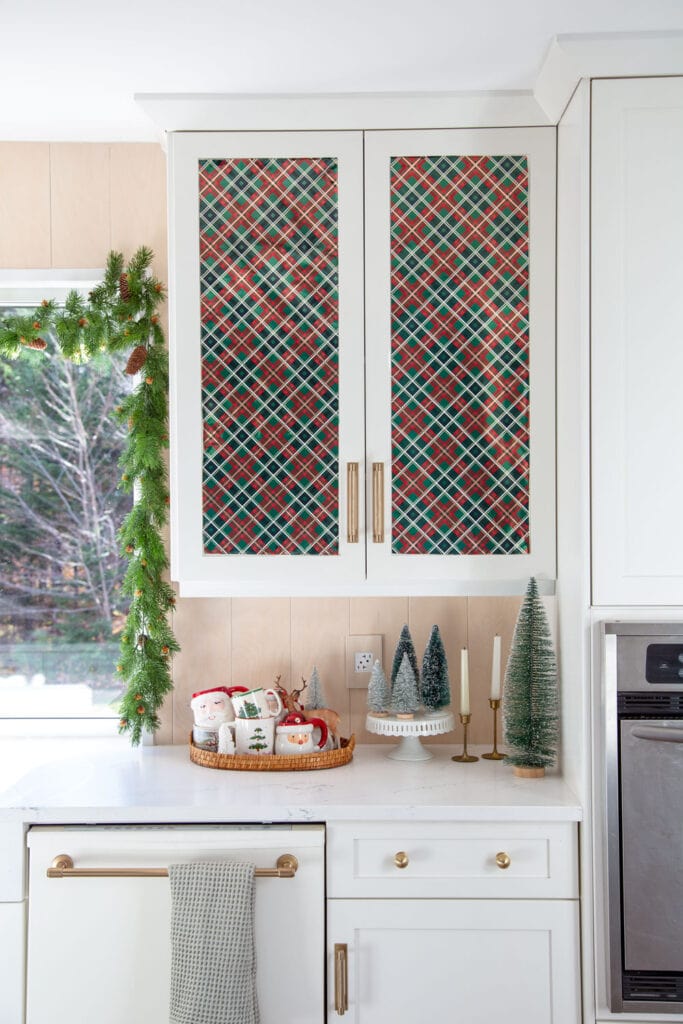 Christmas Cabinet Decor Ideas for a Festive and Cozy Kitchen | Fynes ...