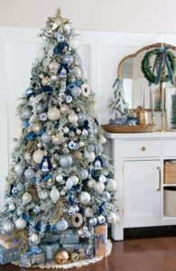 Inspiring Blue And White Christmas Tree Ideas (With Pictures) | Fynes ...